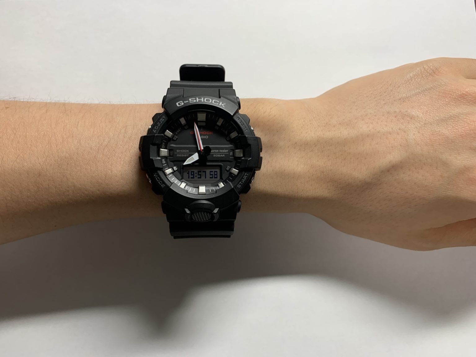 G-SHOCK GA-800-1AJF実機レビュー！細腕向きミドルサイズ！ | とけブロ